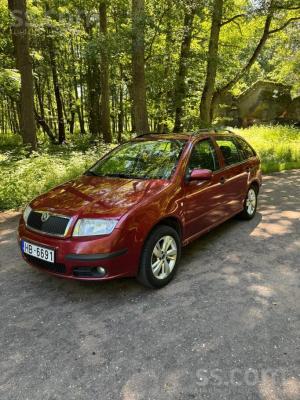 Sarkans Skoda Fabia 2008 Liepāja, ar dzinēja tilpumu 1.20 L un nobraukumu 179 tūkst. km par 950 €, foto  vietnē AUTOMOTO.COM.LV