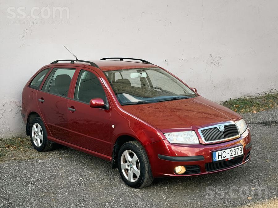 Red Skoda Fabia 2008 in Riga, with an engine capacity of 1.20 L and mileage of 55 thousand km for 1990 €, photo 1 on AUTOMOTO.COM.LV