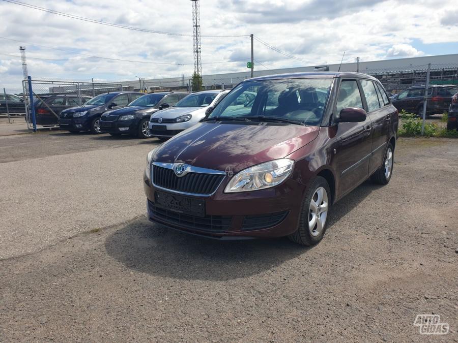 Sarkans Skoda Fabia 2010 Kauņa, ar dzinēja tilpumu 1.60 L un nobraukumu 380 tūkst. km par 2250 €, foto 1 vietnē AUTOMOTO.COM.LV