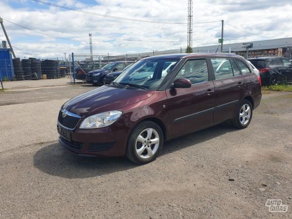 Красный Шкода Фабия 2010 в Каунас, объемом двигателя 1.60 л и пробегом 380 тыс. км за 2250 €, фото 2 на AUTOMOTO.COM.LV