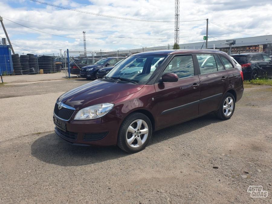 Sarkans Skoda Fabia 2010 Kauņa, ar dzinēja tilpumu 1.60 L un nobraukumu 380 tūkst. km par 2250 €, foto 3 vietnē AUTOMOTO.COM.LV