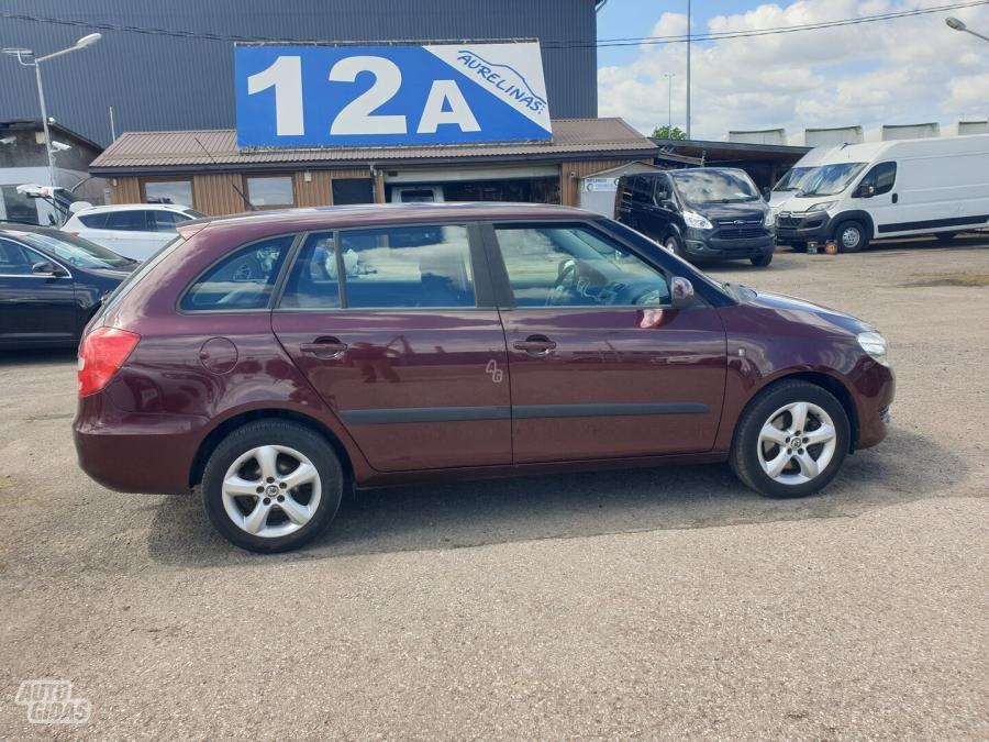 Sarkans Skoda Fabia 2010 Kauņa, ar dzinēja tilpumu 1.60 L un nobraukumu 380 tūkst. km par 2250 €, foto 5 vietnē AUTOMOTO.COM.LV