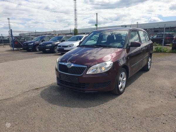 Sarkans Skoda Fabia 2010 Kauņa, ar dzinēja tilpumu 1.60 L un nobraukumu 380 tūkst. km par 1999 €, foto 1 vietnē AUTOMOTO.COM.LV