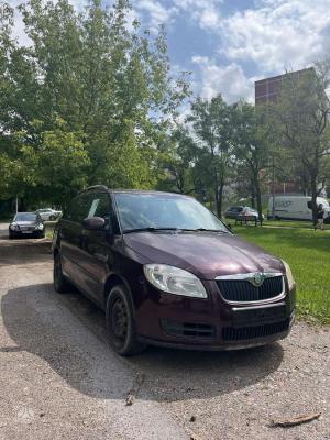 Sarkans Skoda Fabia 2010 Viļņa, ar dzinēja tilpumu 1.20 L un nobraukumu 231 tūkst. km par 333 €, foto 3 vietnē AUTOMOTO.COM.LV