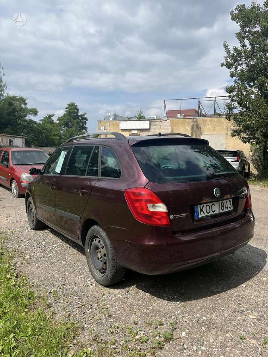 Sarkans Skoda Fabia 2010 Viļņa, ar dzinēja tilpumu 1.20 L un nobraukumu 231 tūkst. km par 333 €, foto 5 vietnē AUTOMOTO.COM.LV