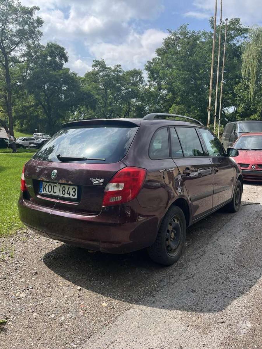 Sarkans Skoda Fabia 2010 Viļņa, ar dzinēja tilpumu 1.20 L un nobraukumu 231 tūkst. km par 333 €, foto 6 vietnē AUTOMOTO.COM.LV