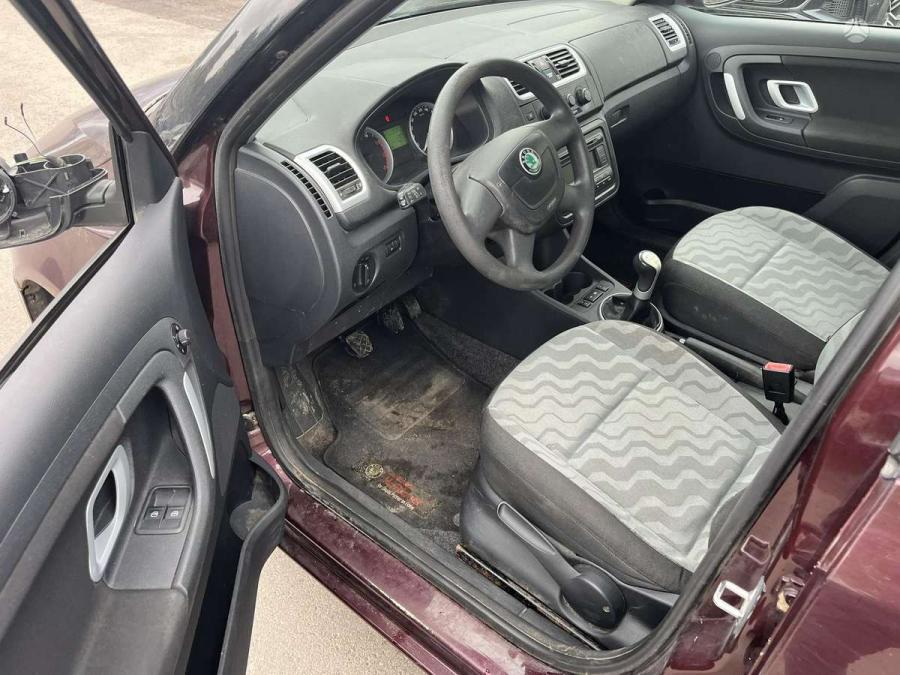 Sarkans Skoda Fabia 2010 Viļņa, ar dzinēja tilpumu 1.20 L un nobraukumu 231 tūkst. km par 333 €, foto 9 vietnē AUTOMOTO.COM.LV