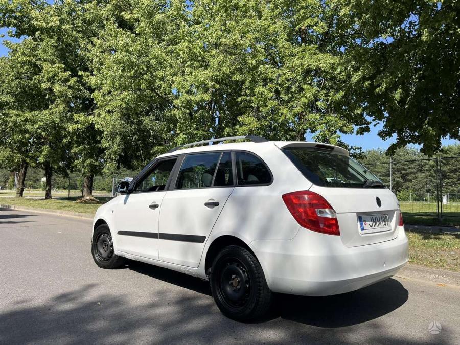 Sarkans Skoda Fabia 2010 Viļņa, ar dzinēja tilpumu 1.20 L un nobraukumu 231 tūkst. km par 333 €, foto 17 vietnē AUTOMOTO.COM.LV