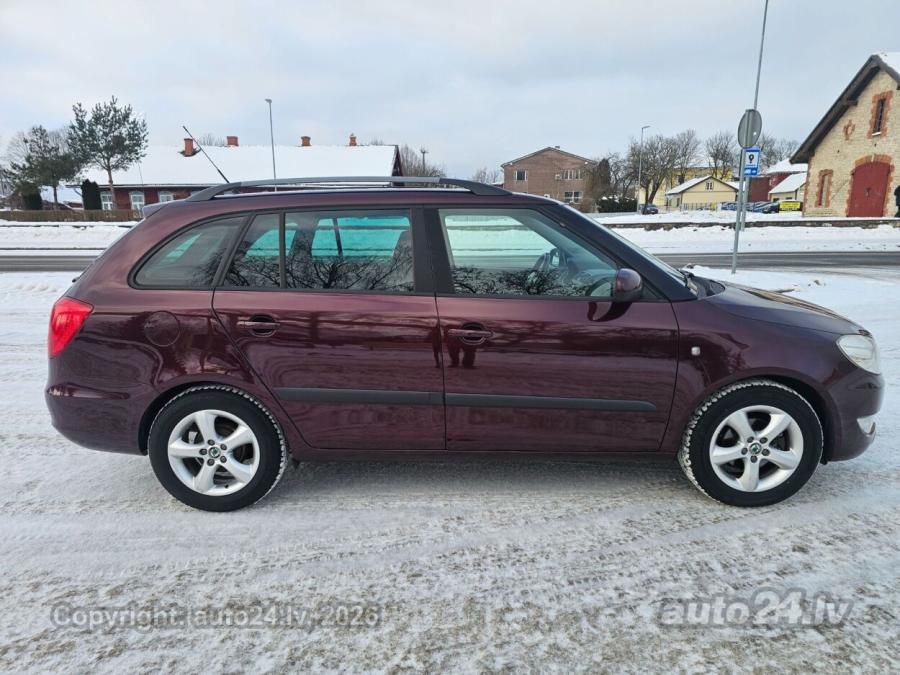 Red Skoda Fabia 2011 in Paide, with an engine capacity of 1.20 L and mileage of 256 thousand km for 4950 €, photo 7 on AUTOMOTO.COM.LV