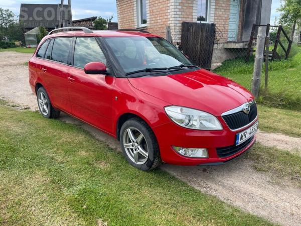 Red Skoda Fabia 2014 in Balvi, with an engine capacity of 1.90 L and mileage of 249 thousand km for 4000 €, photo 3 on AUTOMOTO.COM.LV