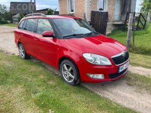 Red Skoda Fabia 2014 in Balvi, with an engine capacity of 1.90 L and mileage of 249 thousand km for 4000 €, photo 3 on AUTOMOTO.COM.LV