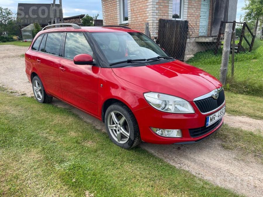 Red Skoda Fabia 2014 in Balvi, with an engine capacity of 1.90 L and mileage of 249 thousand km for 4000 €, photo 3 on AUTOMOTO.COM.LV