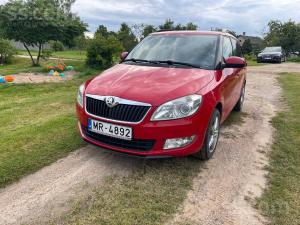 Red Skoda Fabia 2014 in Balvi, with an engine capacity of 1.90 L and mileage of 249 thousand km for 4000 €, photo 4 on AUTOMOTO.COM.LV