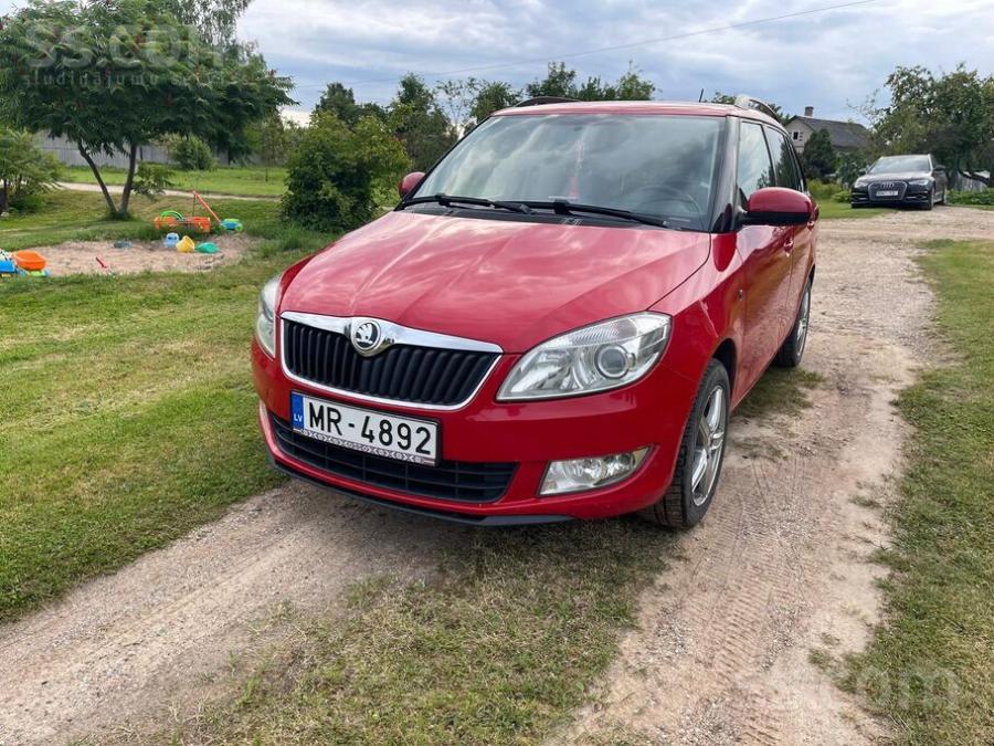 Red Skoda Fabia 2014 in Balvi, with an engine capacity of 1.90 L and mileage of 249 thousand km for 4000 €, photo 4 on AUTOMOTO.COM.LV