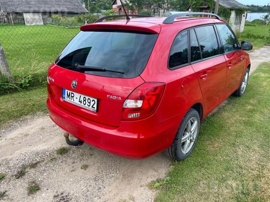 Red Skoda Fabia 2014 in Balvi, with an engine capacity of 1.90 L and mileage of 249 thousand km for 4000 €, photo 7 on AUTOMOTO.COM.LV