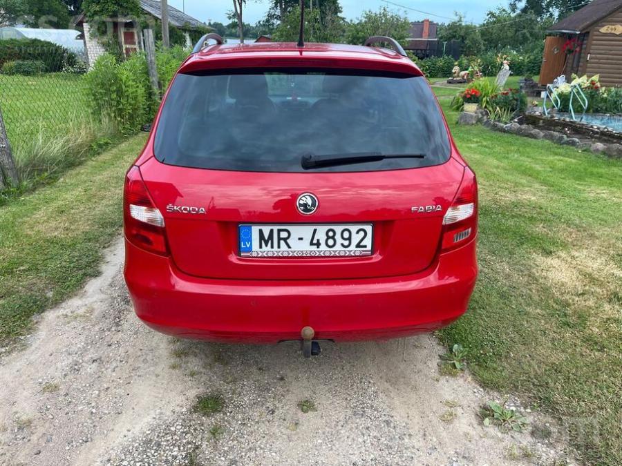 Red Skoda Fabia 2014 in Balvi, with an engine capacity of 1.90 L and mileage of 249 thousand km for 4000 €, photo 9 on AUTOMOTO.COM.LV