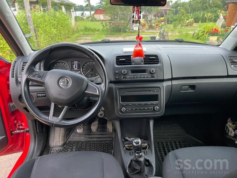 Red Skoda Fabia 2014 in Balvi, with an engine capacity of 1.90 L and mileage of 249 thousand km for 4000 €, photo 10 on AUTOMOTO.COM.LV