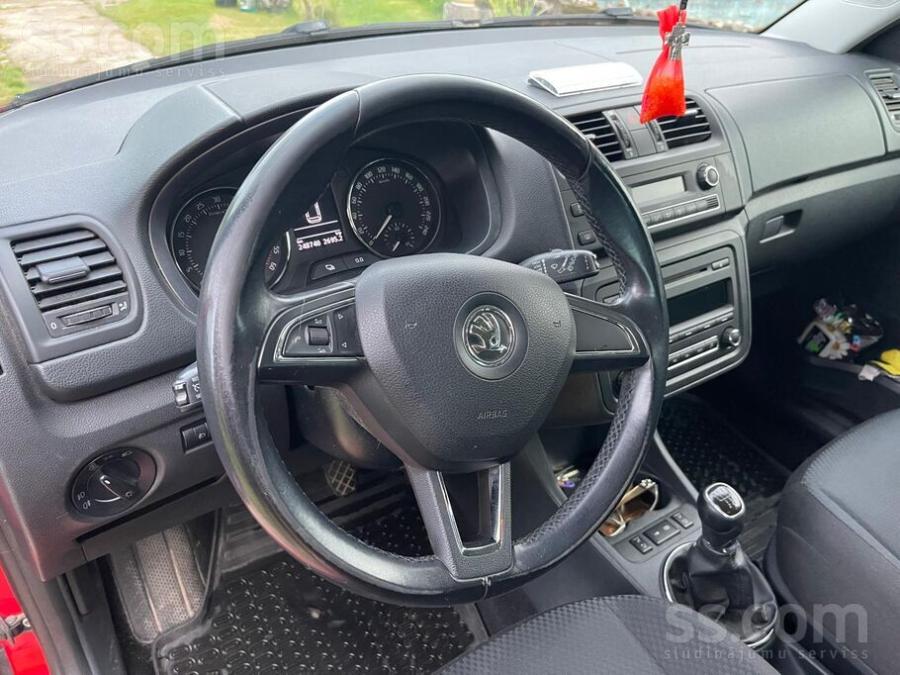 Red Skoda Fabia 2014 in Balvi, with an engine capacity of 1.90 L and mileage of 249 thousand km for 4000 €, photo 11 on AUTOMOTO.COM.LV