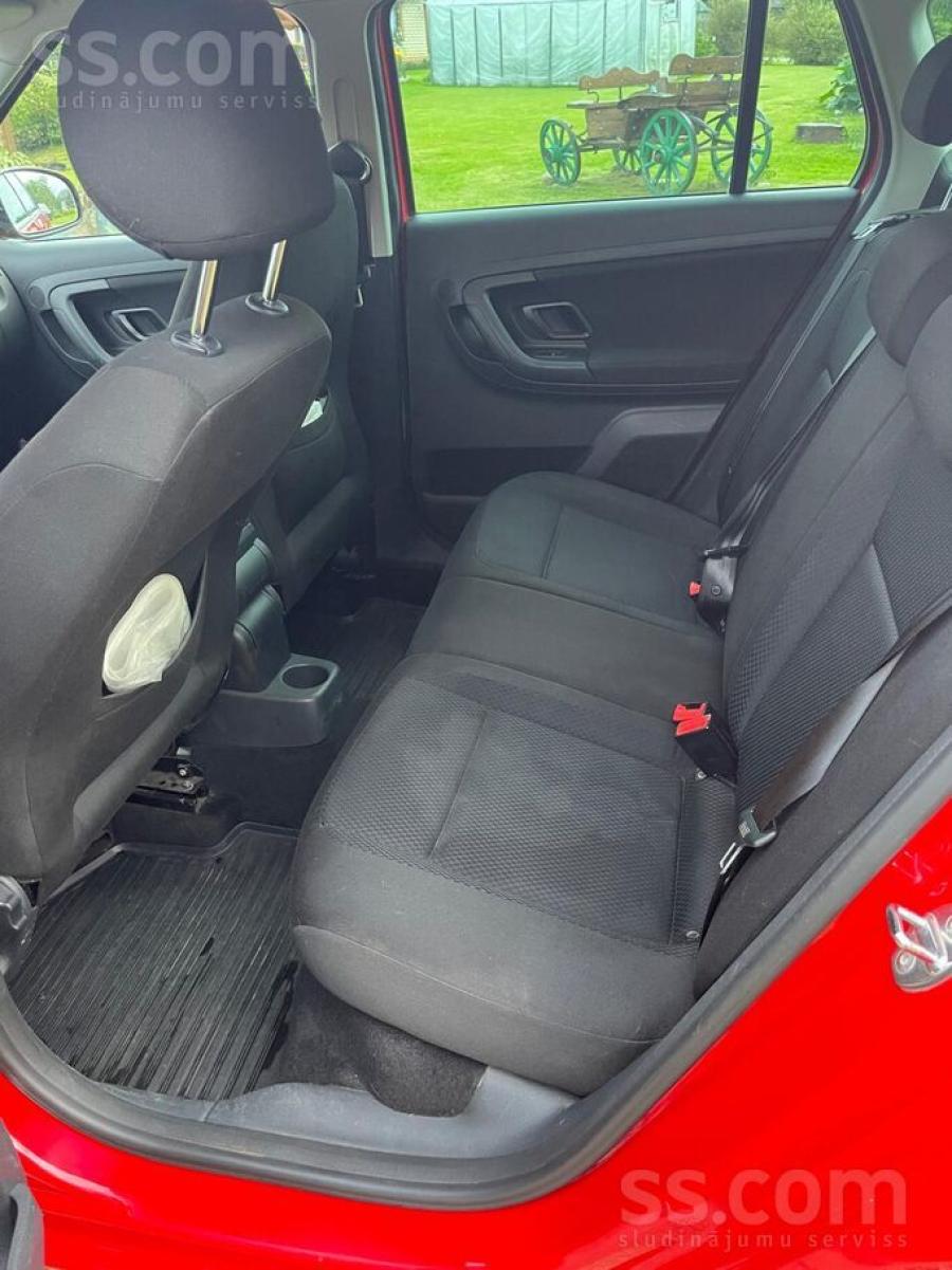 Red Skoda Fabia 2014 in Balvi, with an engine capacity of 1.90 L and mileage of 249 thousand km for 4000 €, photo 16 on AUTOMOTO.COM.LV