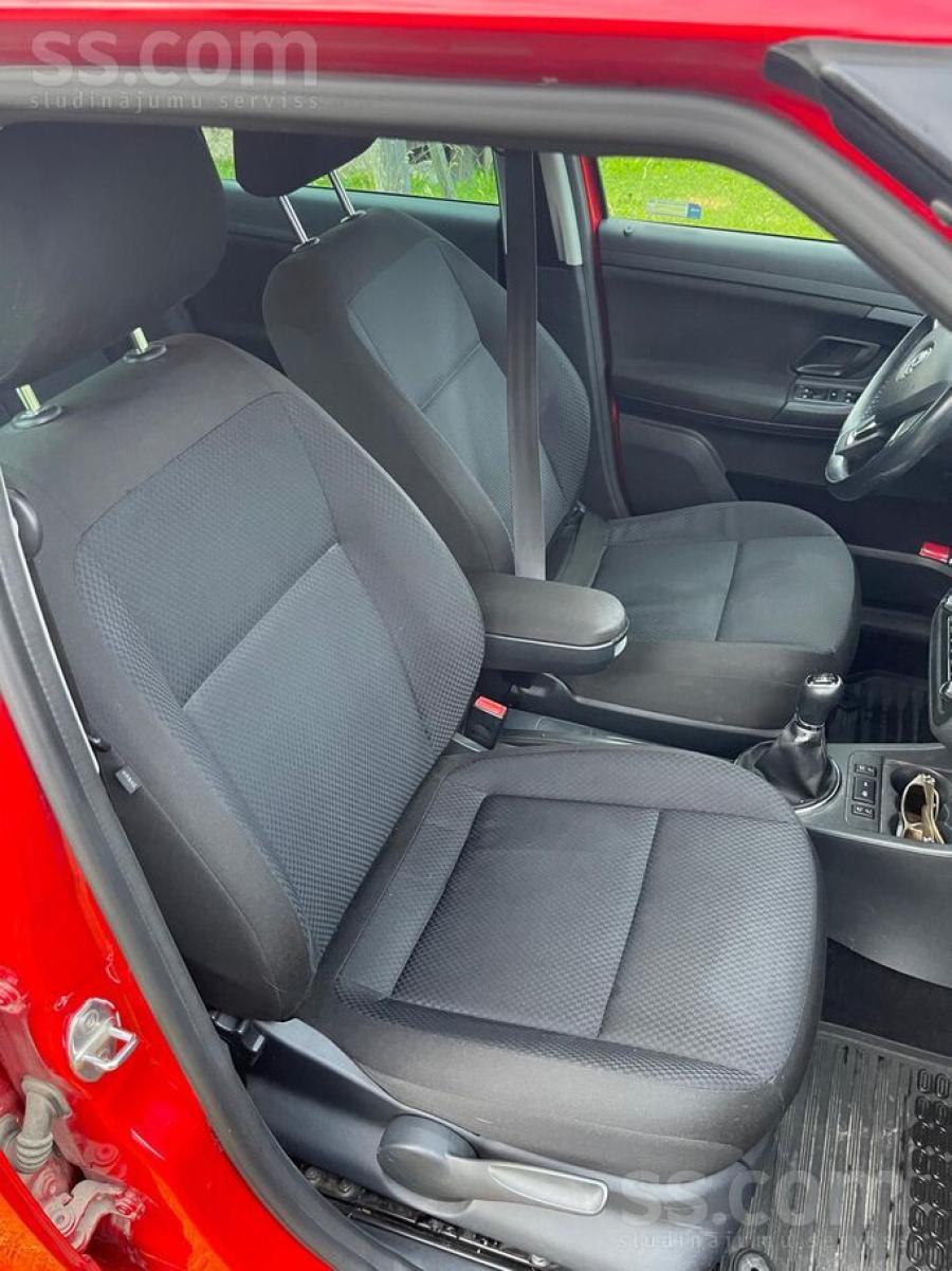 Red Skoda Fabia 2014 in Balvi, with an engine capacity of 1.90 L and mileage of 249 thousand km for 4000 €, photo 19 on AUTOMOTO.COM.LV