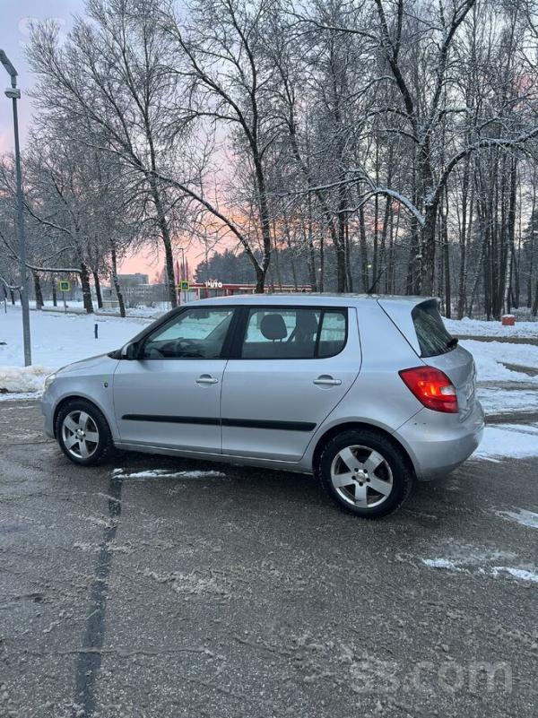 Skoda Fabia 2011 Rīga, ar dzinēja tilpumu 1.20 L un nobraukumu 140 tūkst. km par 2500 €, foto 3 vietnē AUTOMOTO.COM.LV