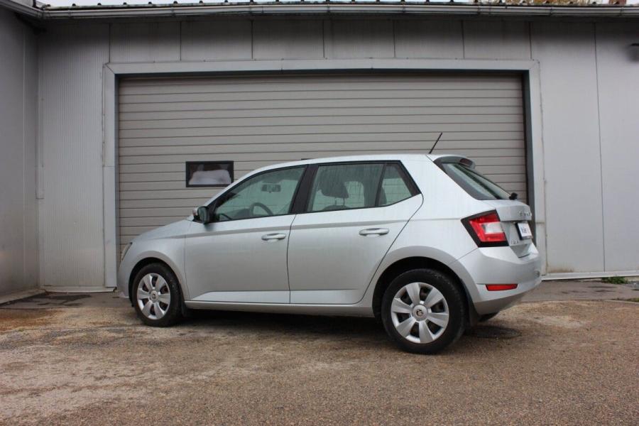 Skoda Fabia 2021 in Jelgava, with an engine capacity of 1.00 L and mileage of 113 thousand km for 8428 €, photo 4 on AUTOMOTO.COM.LV