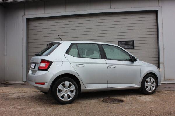 Skoda Fabia 2021 in Jelgava, with an engine capacity of 1.00 L and mileage of 113 thousand km for 8428 €, photo 5 on AUTOMOTO.COM.LV