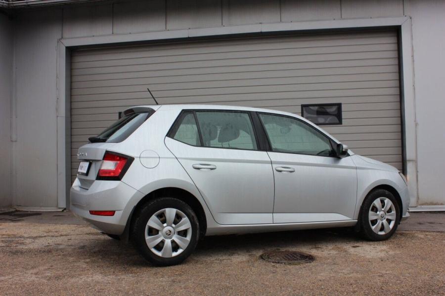 Skoda Fabia 2021 in Jelgava, with an engine capacity of 1.00 L and mileage of 113 thousand km for 8428 €, photo 5 on AUTOMOTO.COM.LV