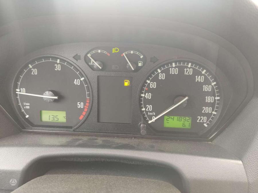 Skoda Fabia 2004 in Kaisiadorys, with an engine capacity of 1.90 L and mileage of 240 thousand km for 1325 €, photo 4 on AUTOMOTO.COM.LV