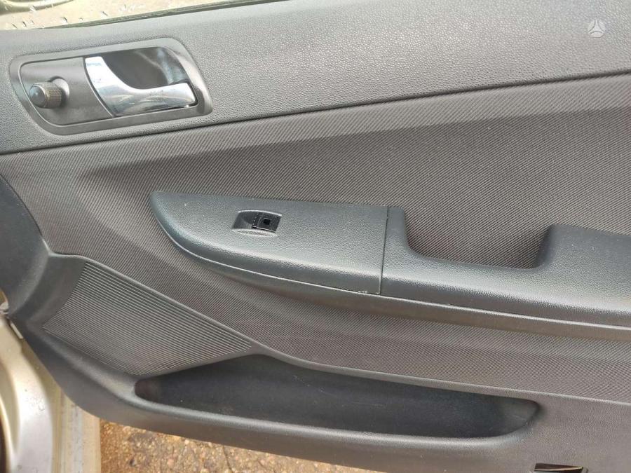 Skoda Fabia 2004 in Kaisiadorys, with an engine capacity of 1.90 L and mileage of 240 thousand km for 1325 €, photo 8 on AUTOMOTO.COM.LV