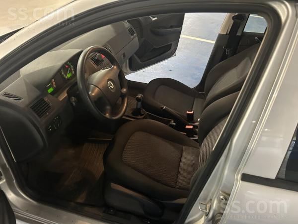 Skoda Fabia 2007 in Riga, with an engine capacity of 1.90 L and mileage of 258 thousand km for 1400 €, photo 5 on AUTOMOTO.COM.LV