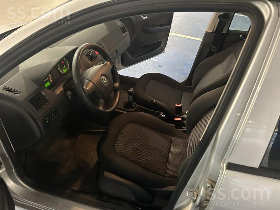 Skoda Fabia 2007 in Riga, with an engine capacity of 1.90 L and mileage of 258 thousand km for 1400 €, photo 6 on AUTOMOTO.COM.LV