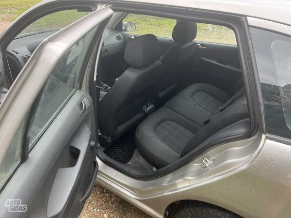 Skoda Fabia 2007 in Ukmerge, with an engine capacity of 1.90 L and mileage of 200 thousand km for 1000 €, photo 11 on AUTOMOTO.COM.LV