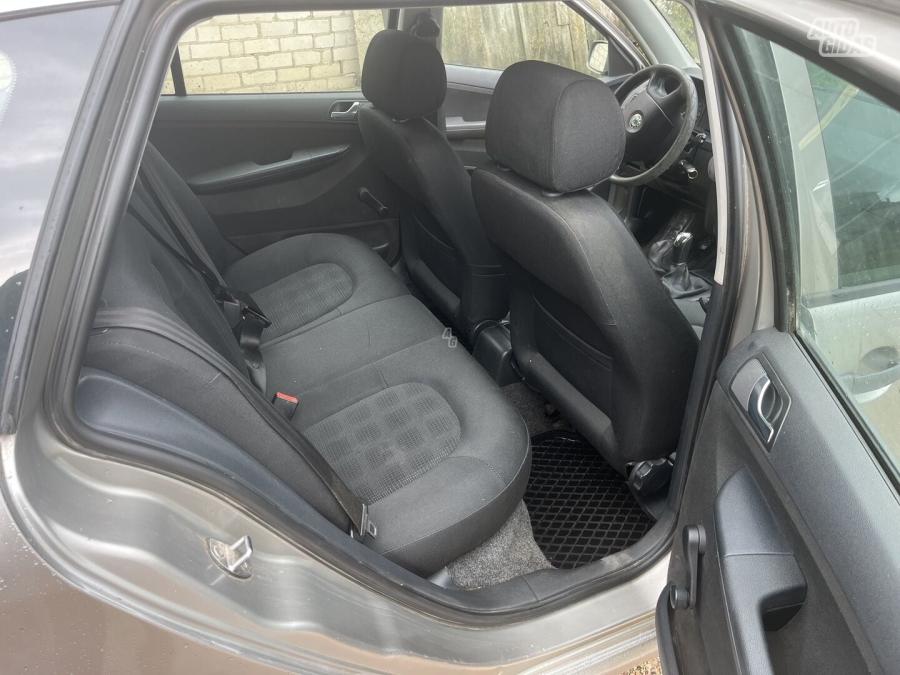 Skoda Fabia 2007 in Ukmerge, with an engine capacity of 1.90 L and mileage of 200 thousand km for 1000 €, photo 12 on AUTOMOTO.COM.LV