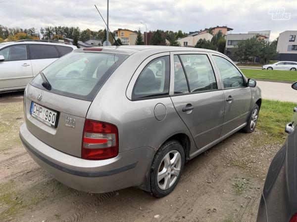 Skoda Fabia 2007 Kauņa vietnē Skoda Fabia 2007 Kauņa, ar dzinēja tilpumu 1.40 L un nobraukumu 300 tūkst. km par 350 €, foto 5 vietnē AUTOMOTO.COM.LV