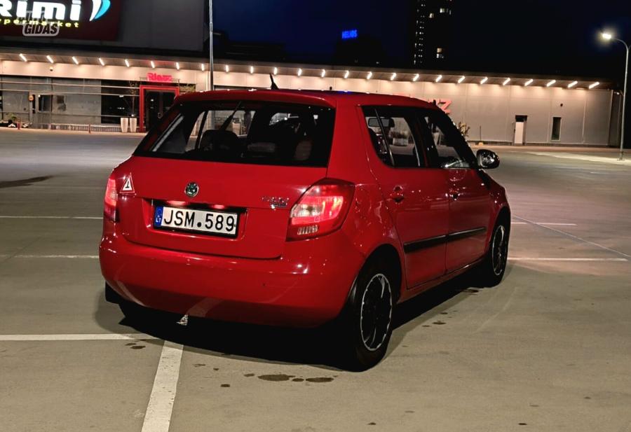 Skoda Fabia 2008 in Vilnius, with an engine capacity of 1.40 L and mileage of 200 thousand km for 950 €, photo 4 on AUTOMOTO.COM.LV
