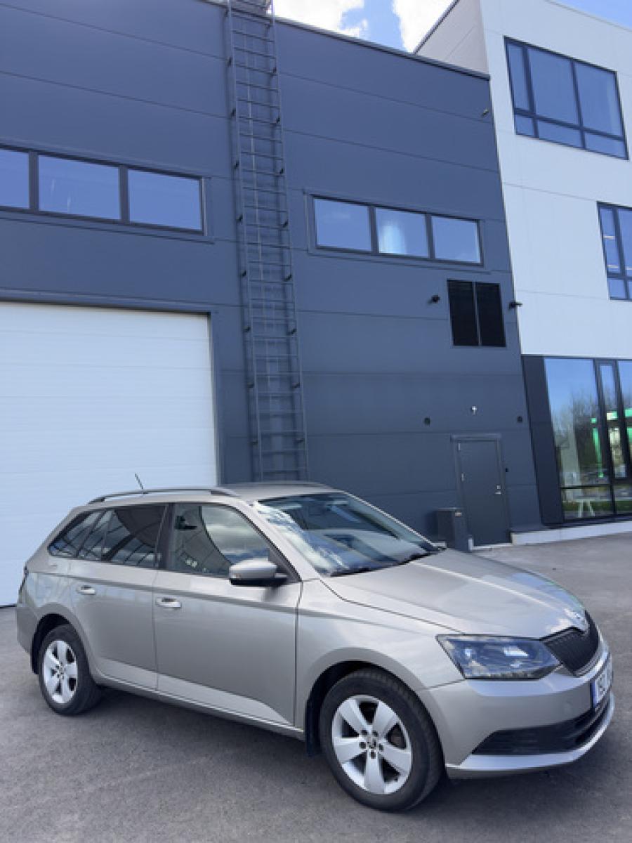 Skoda Fabia 2015 Narva-Jēsū, ar dzinēja tilpumu 1.40 L un nobraukumu 156 tūkst. km par 5500 €, foto 6 vietnē AUTOMOTO.COM.LV