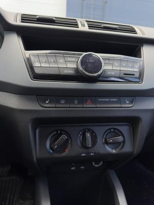 Skoda Fabia 2015 Narva-Jēsū, ar dzinēja tilpumu 1.40 L un nobraukumu 156 tūkst. km par 5500 €, foto 17 vietnē AUTOMOTO.COM.LV