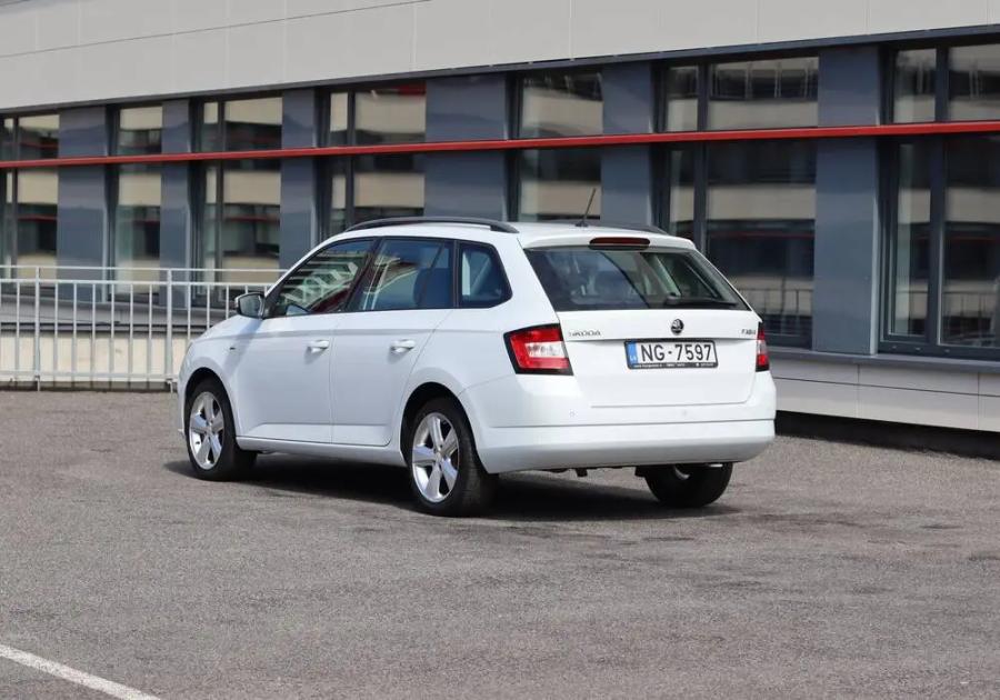 Skoda Fabia 2018 Rīga, ar dzinēja tilpumu 1.00 L un nobraukumu 205 tūkst. km par 6880 €, foto 5 vietnē AUTOMOTO.COM.LV