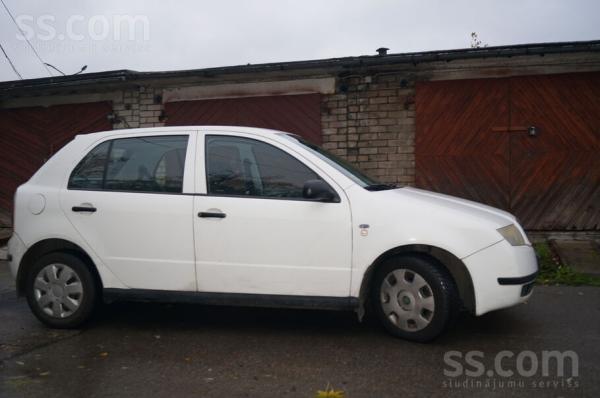 Balts Skoda Fabia 2000 Rīga, ar dzinēja tilpumu 1.40 L un nobraukumu 99 tūkst. km par 1600 €, foto 1 vietnē AUTOMOTO.COM.LV