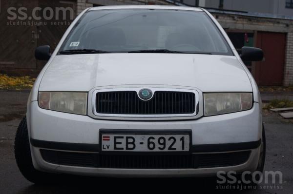 Balts Skoda Fabia 2000 Rīga, ar dzinēja tilpumu 1.40 L un nobraukumu 99 tūkst. km par 1600 €, foto 2 vietnē AUTOMOTO.COM.LV