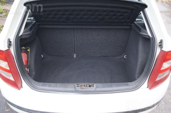 Balts Skoda Fabia 2000 Rīga, ar dzinēja tilpumu 1.40 L un nobraukumu 99 tūkst. km par 1600 €, foto 4 vietnē AUTOMOTO.COM.LV