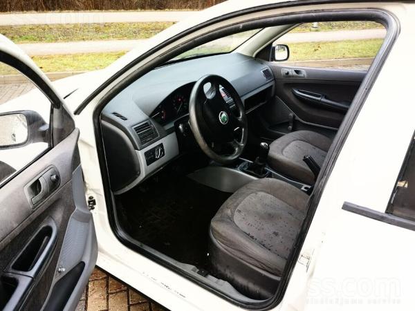 Balts Skoda Fabia 2002 Ogre, ar dzinēja tilpumu 1.40 L un nobraukumu 210 tūkst. km par 850 €, foto 4 vietnē AUTOMOTO.COM.LV