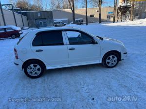Balts Skoda Fabia 2004 Narva, ar dzinēja tilpumu 1.90 L un nobraukumu 397 tūkst. km par 999 €, foto 4 vietnē AUTOMOTO.COM.LV