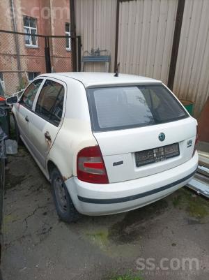 Balts Skoda Fabia 2004 Rīga, ar dzinēja tilpumu 1.90 L un nobraukumu 412 tūkst. km par 300 €, foto  vietnē AUTOMOTO.COM.LV