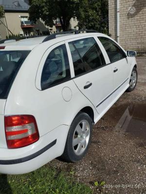 White Skoda Fabia 2005 in Anyksciai, with an engine capacity of 1.90 L and mileage of 294 thousand km for 1100 €, photo 4 on AUTOMOTO.COM.LV