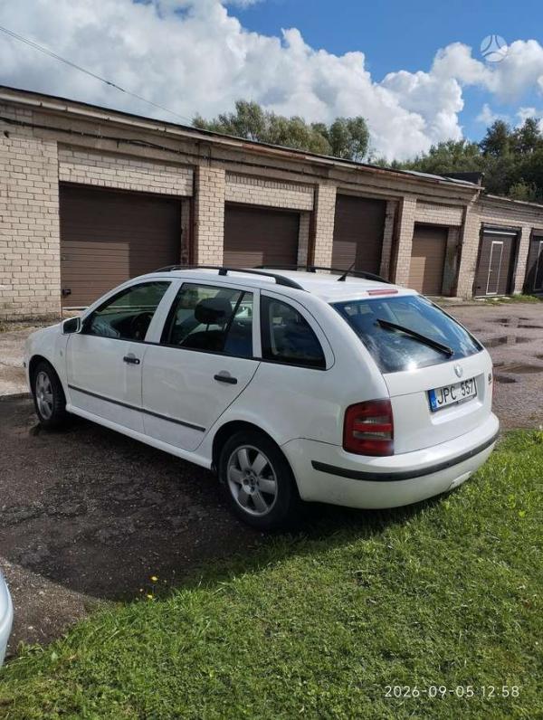 White Skoda Fabia 2005 in Anyksciai, with an engine capacity of 1.90 L and mileage of 294 thousand km for 1100 €, photo 5 on AUTOMOTO.COM.LV