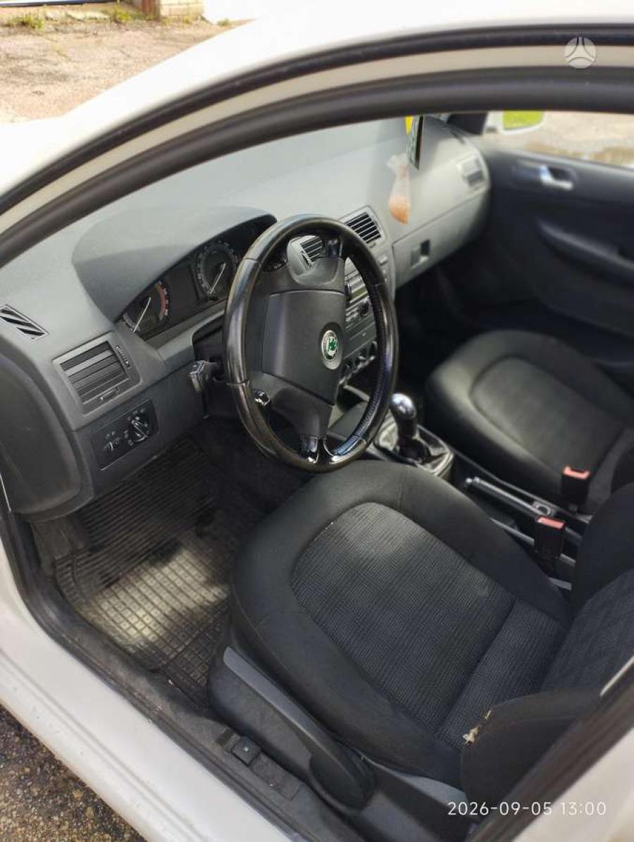 White Skoda Fabia 2005 in Anyksciai, with an engine capacity of 1.90 L and mileage of 294 thousand km for 1100 €, photo 6 on AUTOMOTO.COM.LV