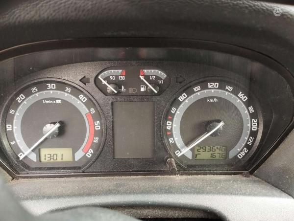 White Skoda Fabia 2005 in Anyksciai, with an engine capacity of 1.90 L and mileage of 294 thousand km for 1100 €, photo 8 on AUTOMOTO.COM.LV