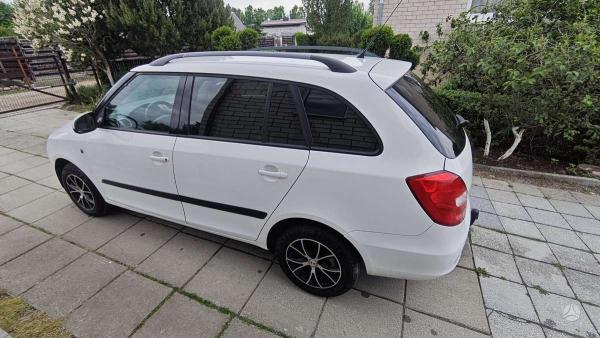 Balts Skoda Fabia 2008 Klaipėda, ar dzinēja tilpumu 1.42 L un nobraukumu 255 tūkst. km par 2000 €, foto 4 vietnē AUTOMOTO.COM.LV